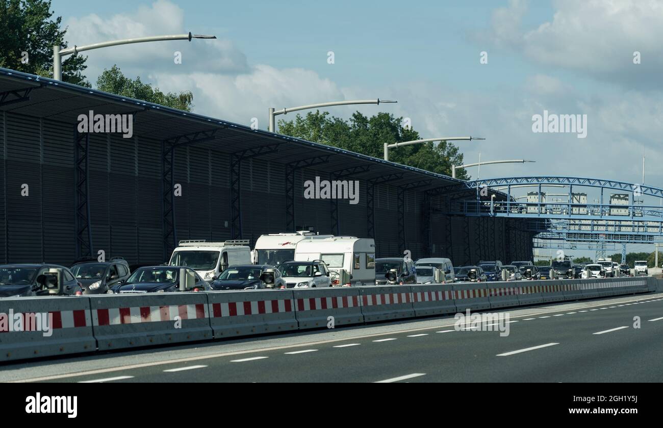 Hamburg, Germany. 04th Sep, 2021. Vehicles are jammed on the A7 ...