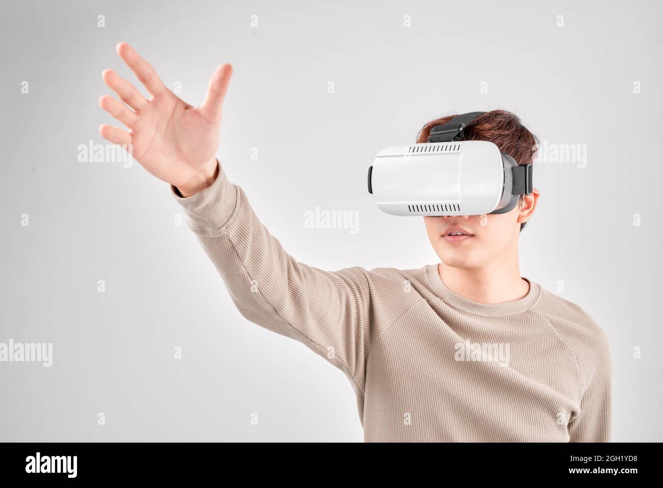 Wearing vr goggles hi-res stock photography and images - Alamy