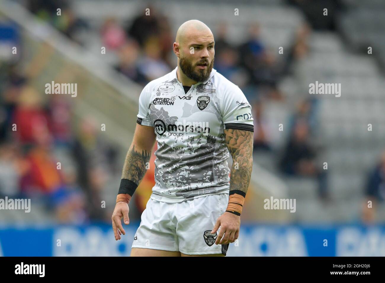 Sam Luckley (27) of Salford Red Devils in action during the game Stock ...
