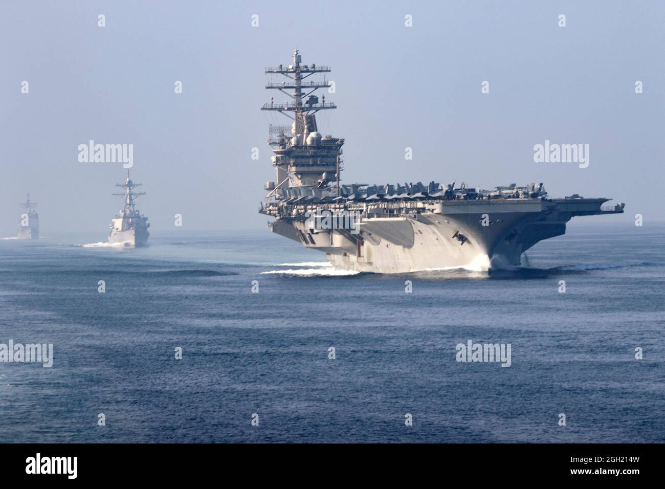 Guided missile destroyer uss john paul jones hi-res stock photography ...