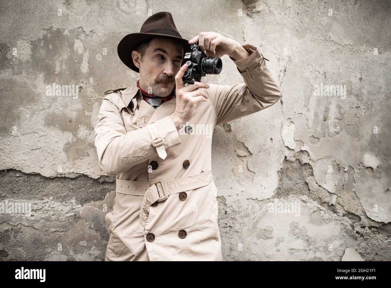 Spy man street hi-res stock photography and images - Alamy