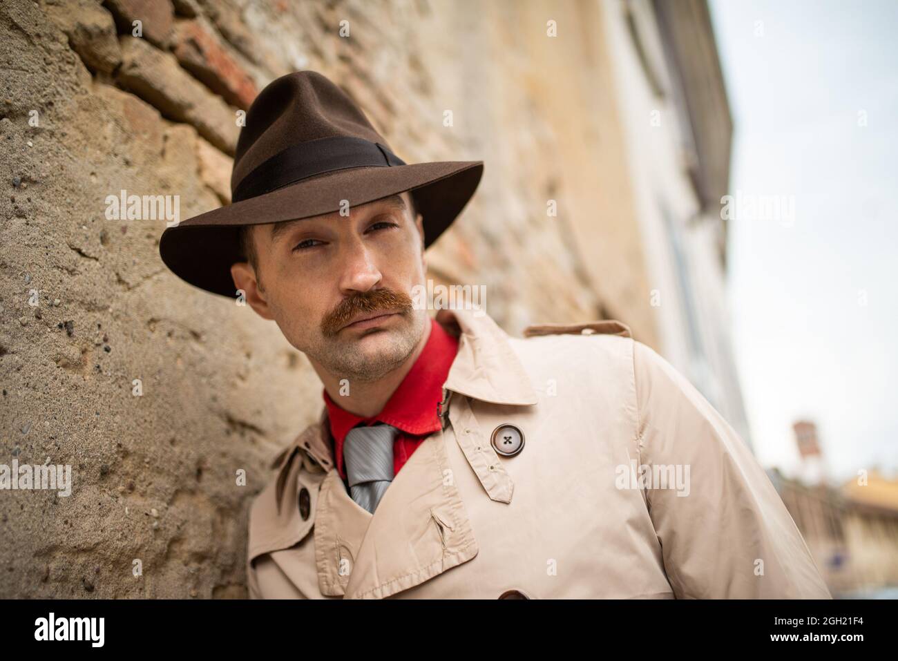 Detective walking alone in the city slums Stock Photo - Alamy