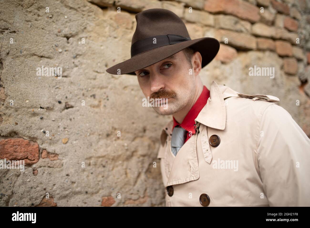 Detective walking alone in the city slums Stock Photo - Alamy