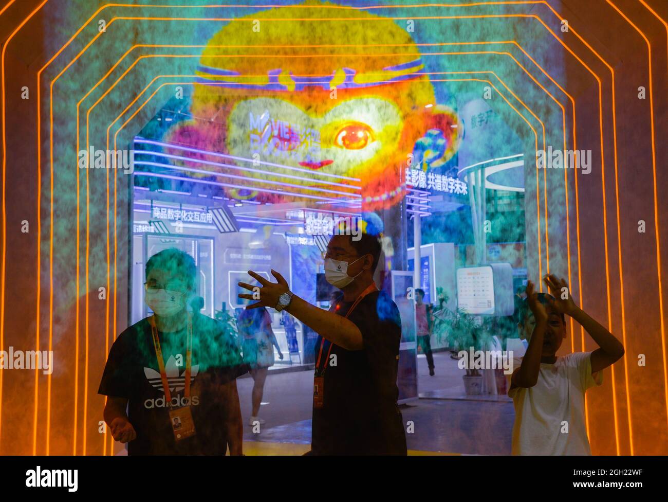 Holographic projection hi-res stock photography and images - Alamy