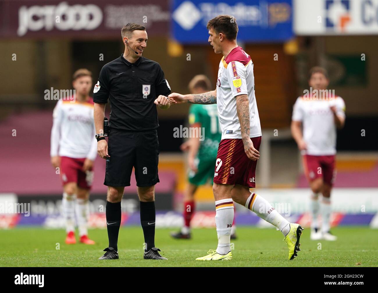Ben toner referee hi-res stock photography and images - Alamy