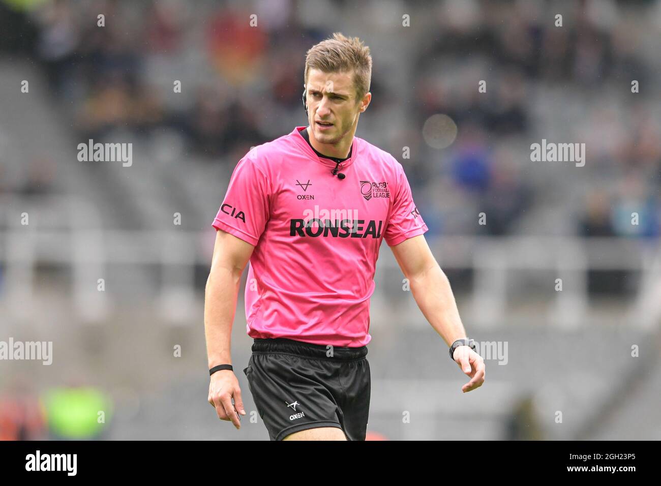 Referee Chris Kendall in action Stock Photo - Alamy