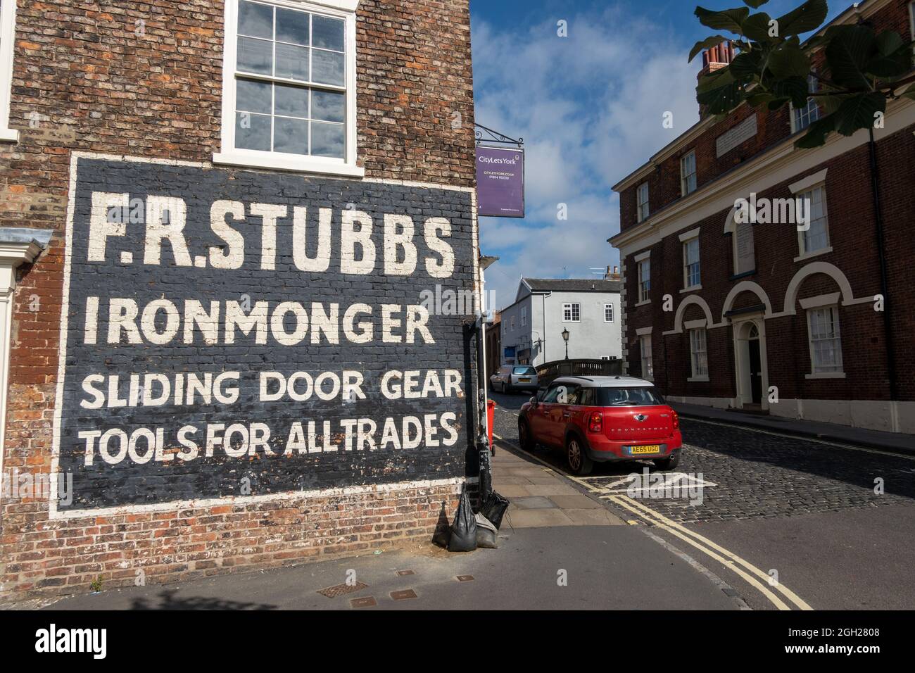 Traditional f hi-res stock photography and images - Alamy