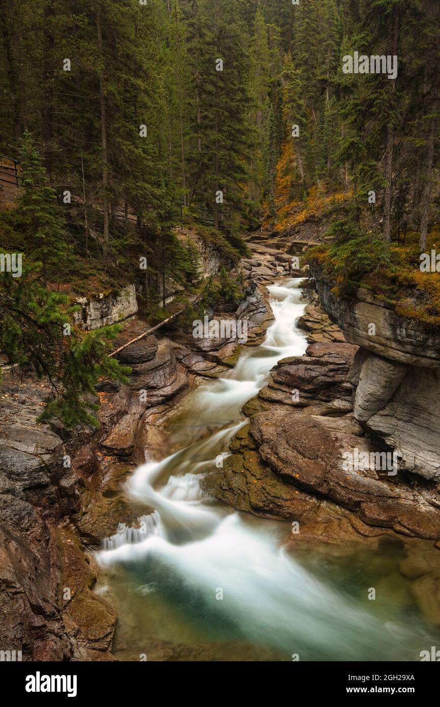 Maligne river jasper national park hi-res stock photography and images ...