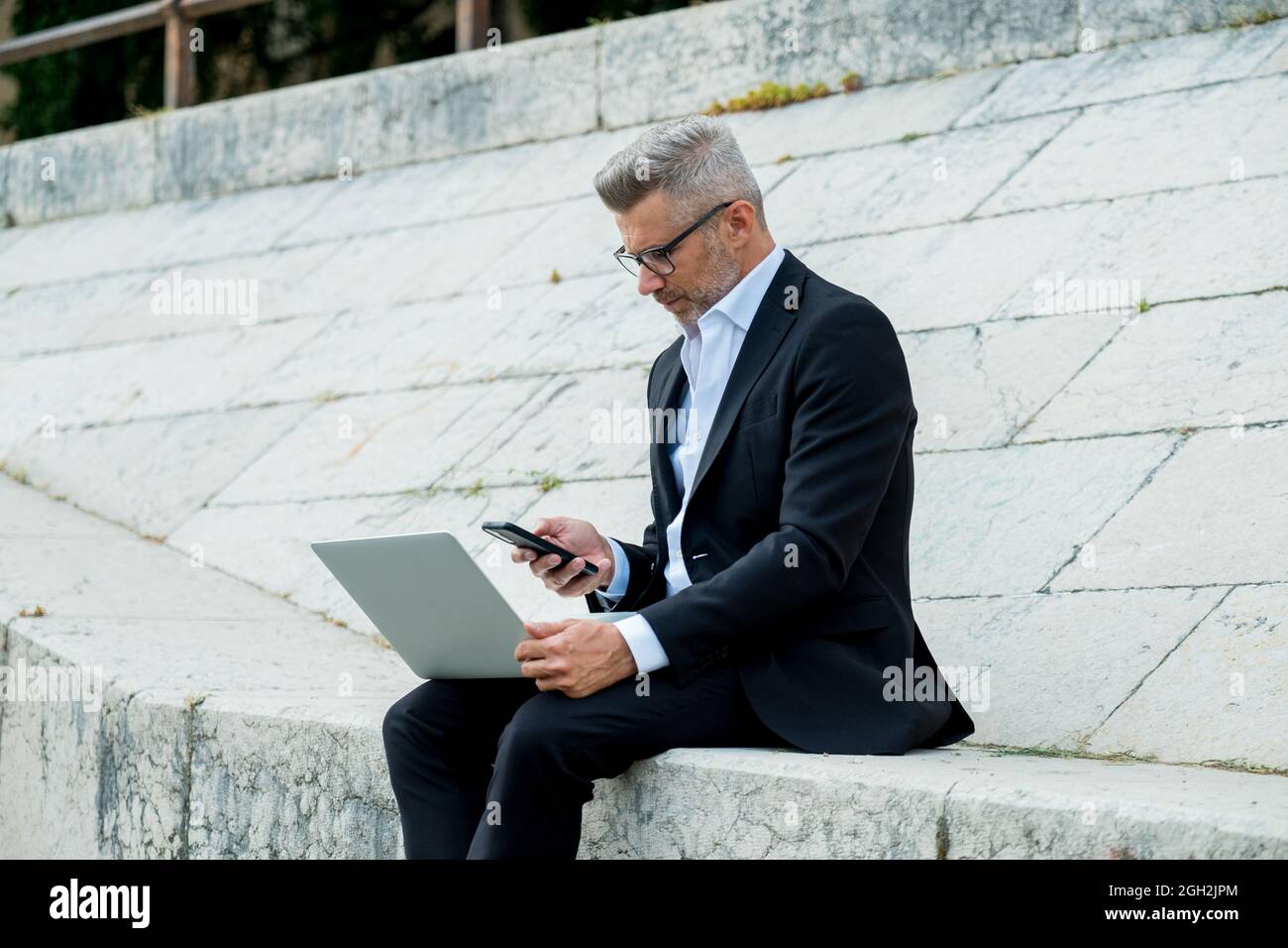 Checking message hi-res stock photography and images - Alamy