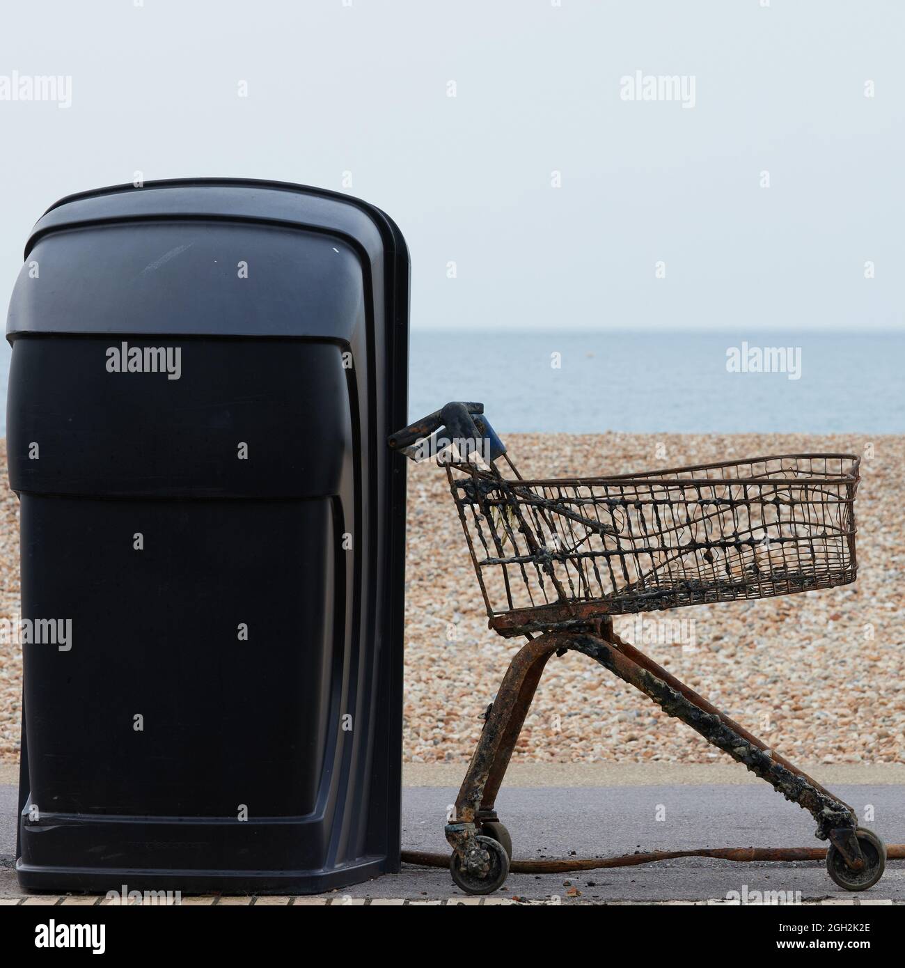 Shoppping trolley hi-res stock photography and images - Alamy