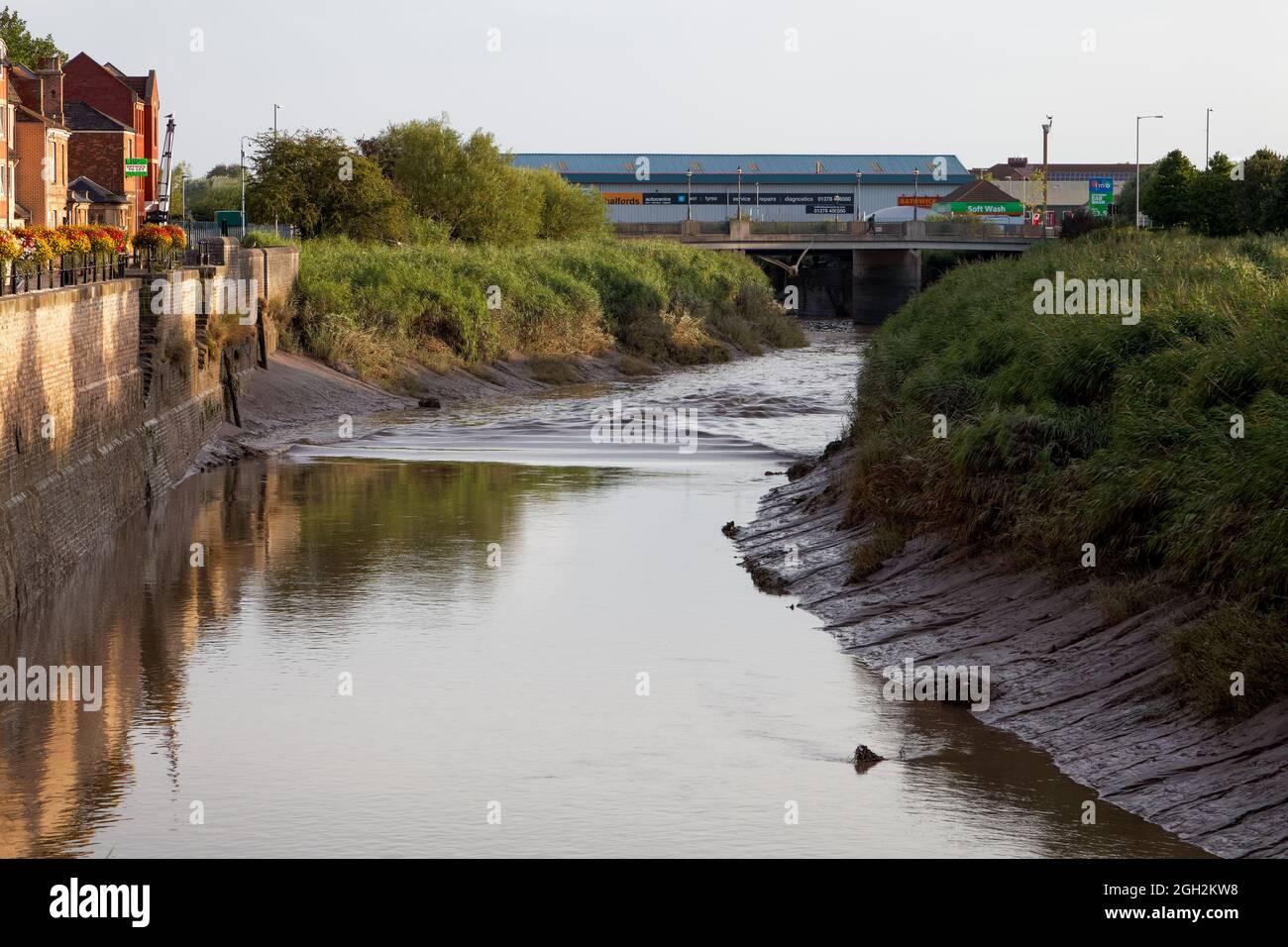 The Parrett Tidal Bore soon after reaching Bridgwater in Somerset Stock ...