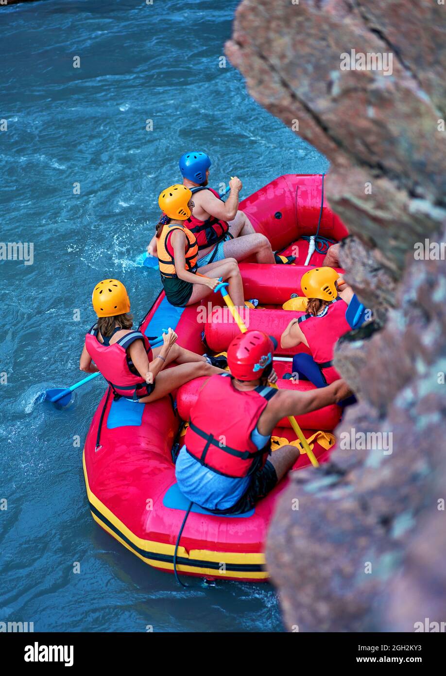 Whitewater rafting on tara river hi-res stock photography and images ...