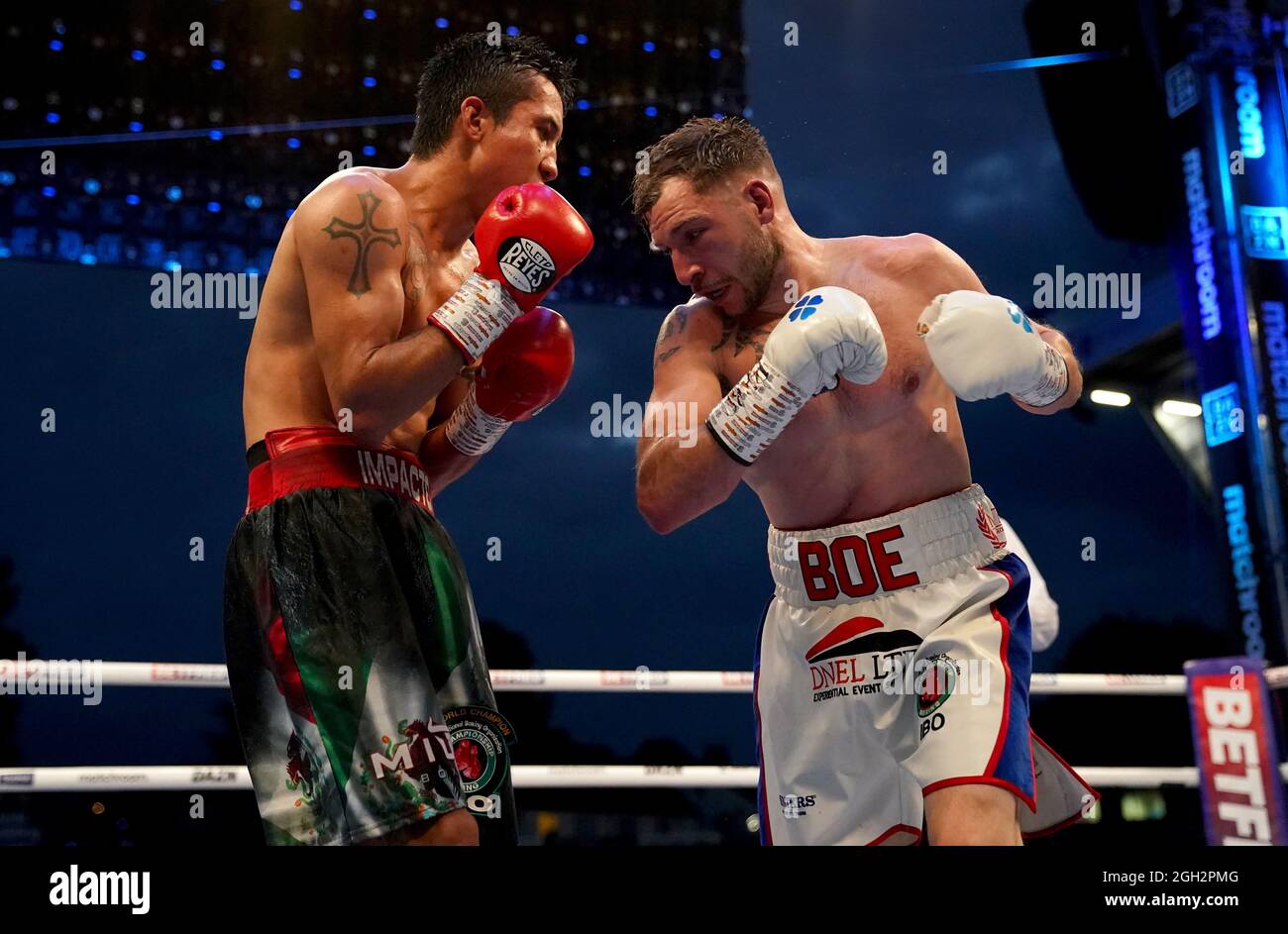 Jovanni Straffon (left) and Maxi Hughes in their IBO Lightweight World ...