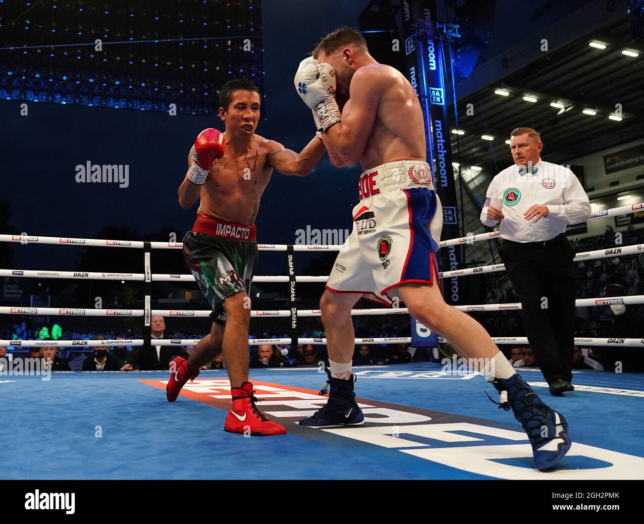 Jovanni Straffon (left) and Maxi Hughes in their IBO Lightweight World ...