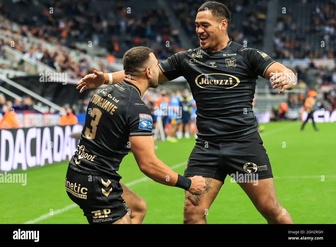 Carlos Tuimavave (3) of Hull FC celebrates his try Stock Photo - Alamy