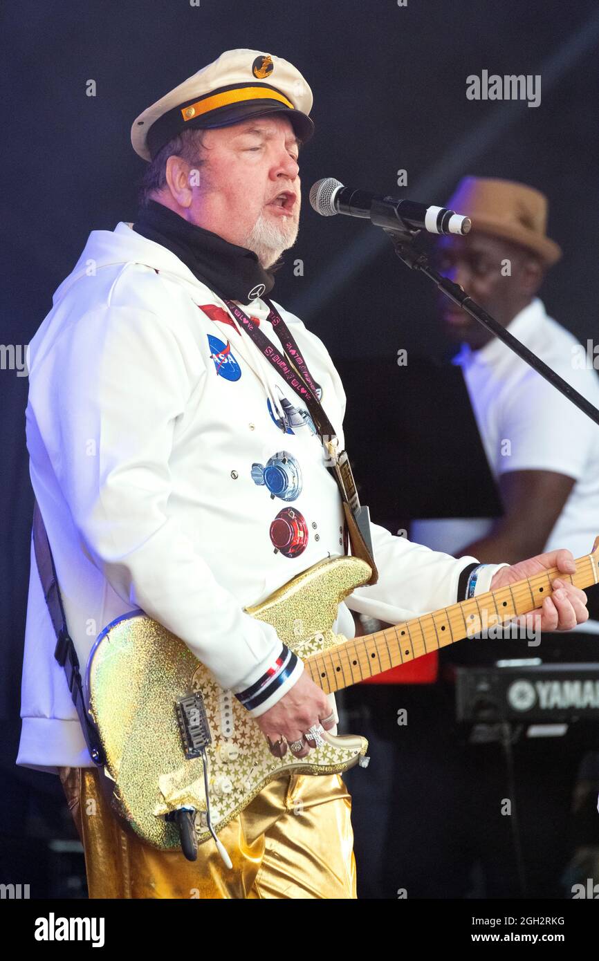 Pete Wylie of The Mighty Wah! Stock Photo - Alamy