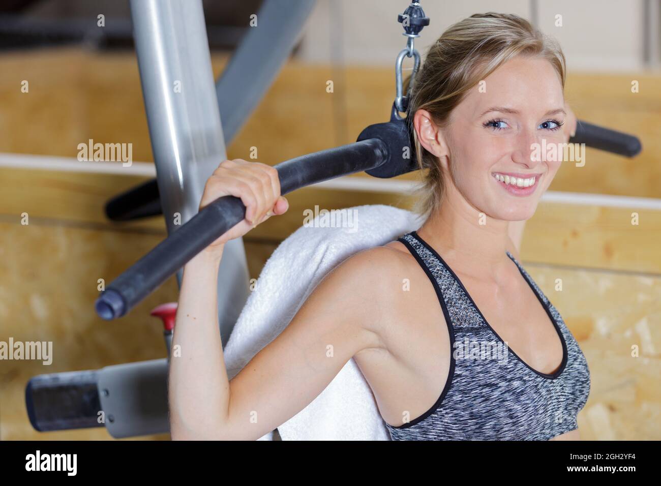 fit woman doing bar lifting Stock Photo - Alamy