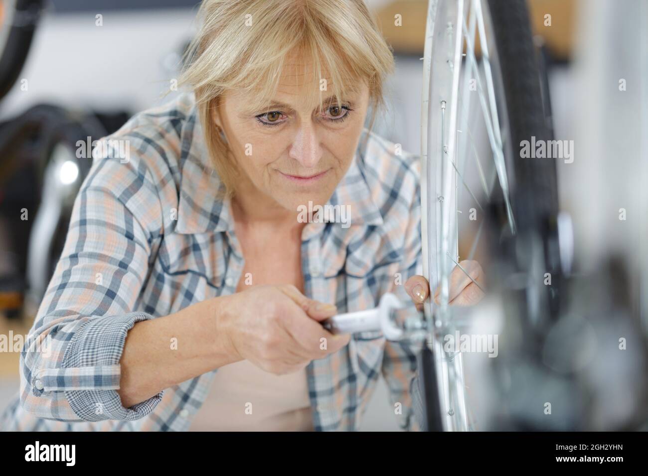 a female fixing a wheel Stock Photo - Alamy