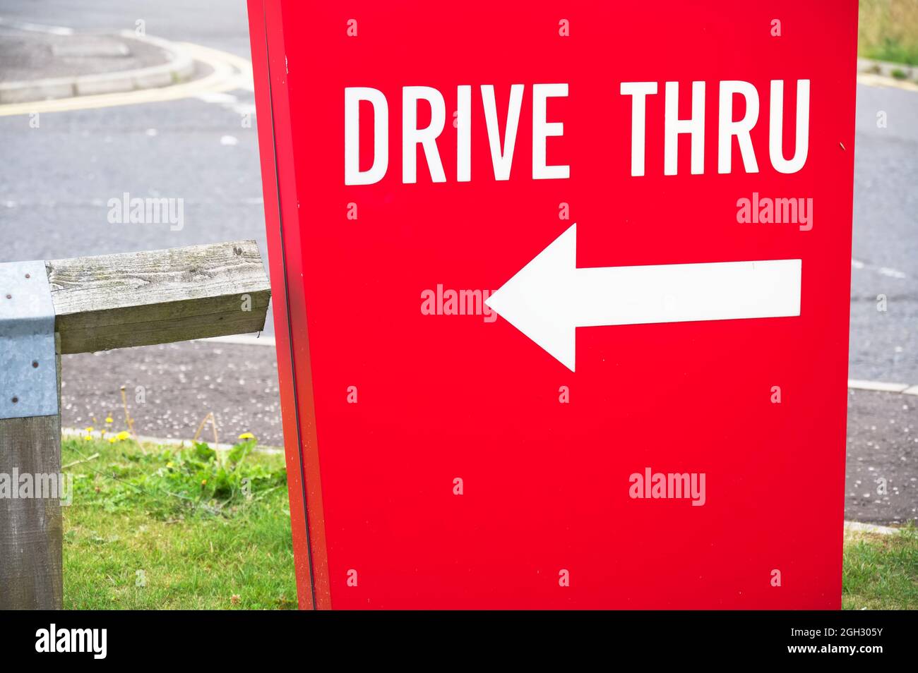 Drive through barrier hi-res stock photography and images - Alamy