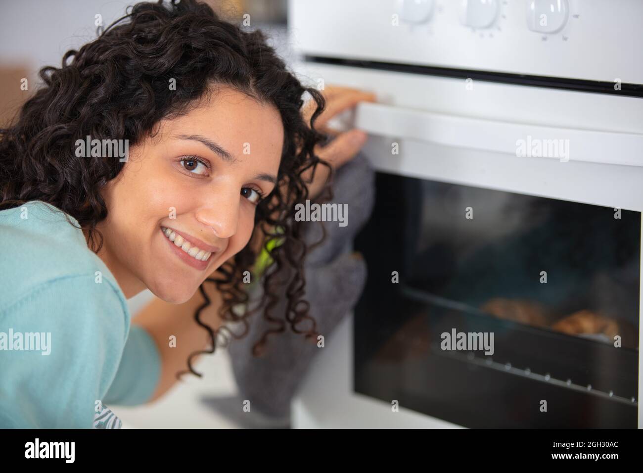 Woman cooks horizontal hi-res stock photography and images - Alamy
