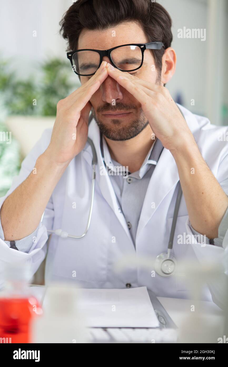 Frustrated doctor computer hi-res stock photography and images - Alamy