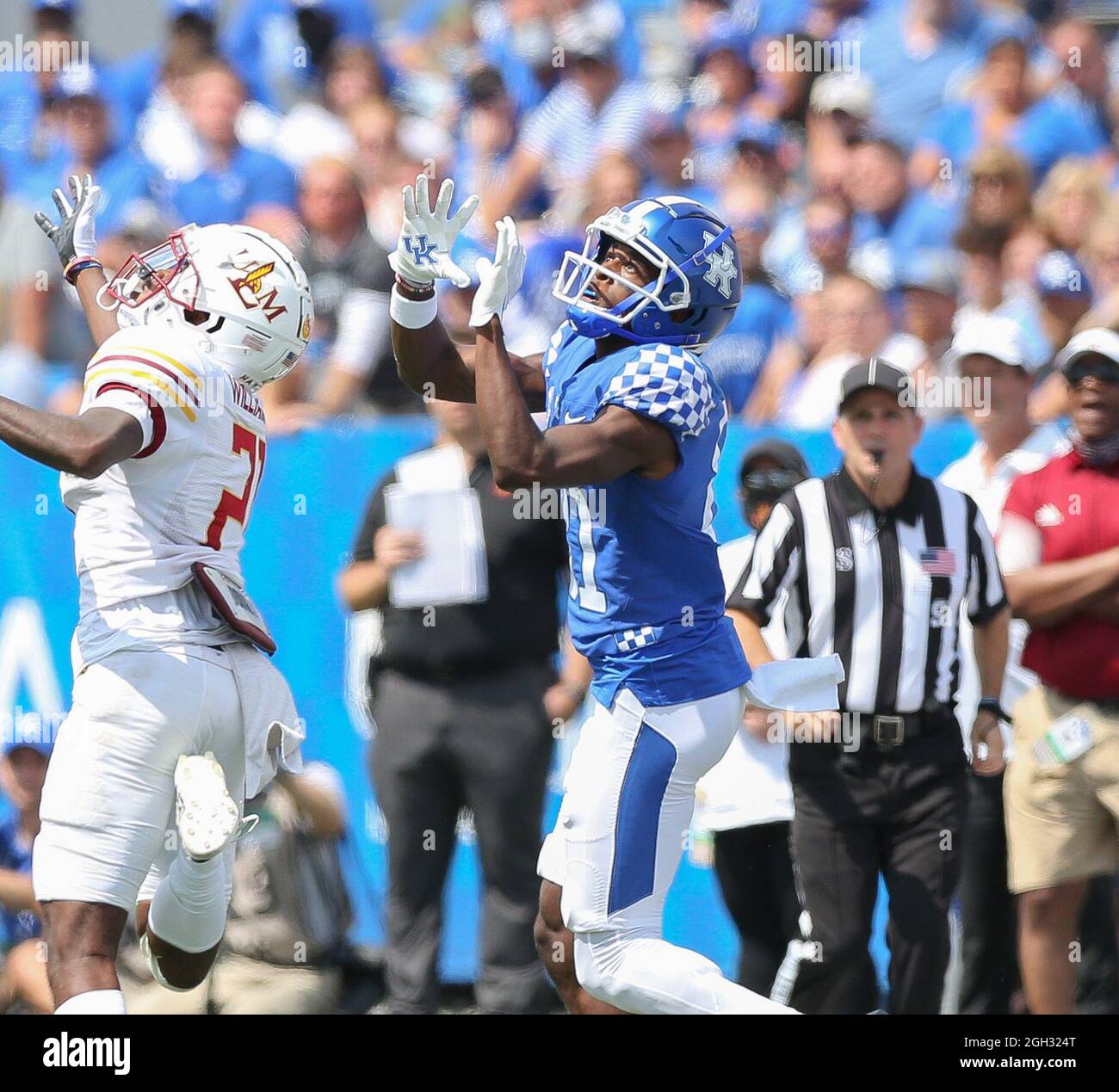 Lexington, KY, USA. 4th Sep, 2021. Kentucky's Isaiah Epps #81 looks ...