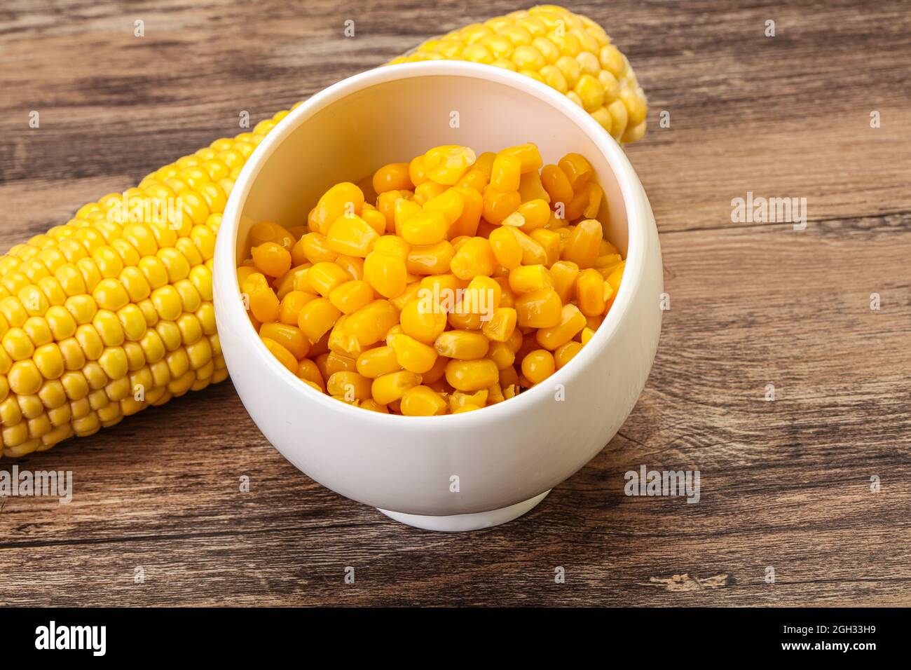 Sweet yellow corn grain in the bowl Stock Photo - Alamy