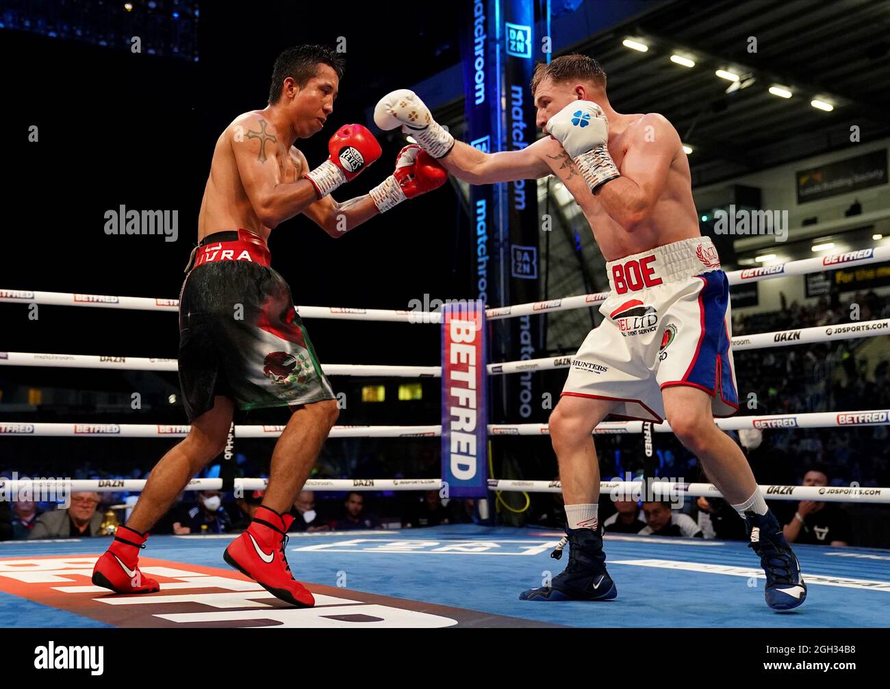 Jovanni Straffon (left) and Maxi Hughes in their IBO Lightweight World ...