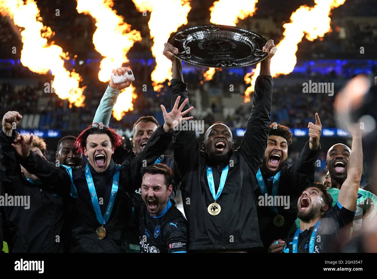 Bolt usain trophy hi-res stock photography and images - Alamy
