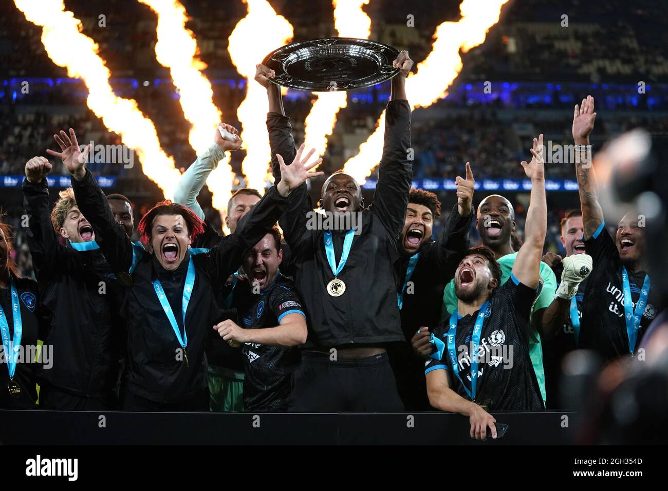 Bolt usain trophy hi-res stock photography and images - Alamy