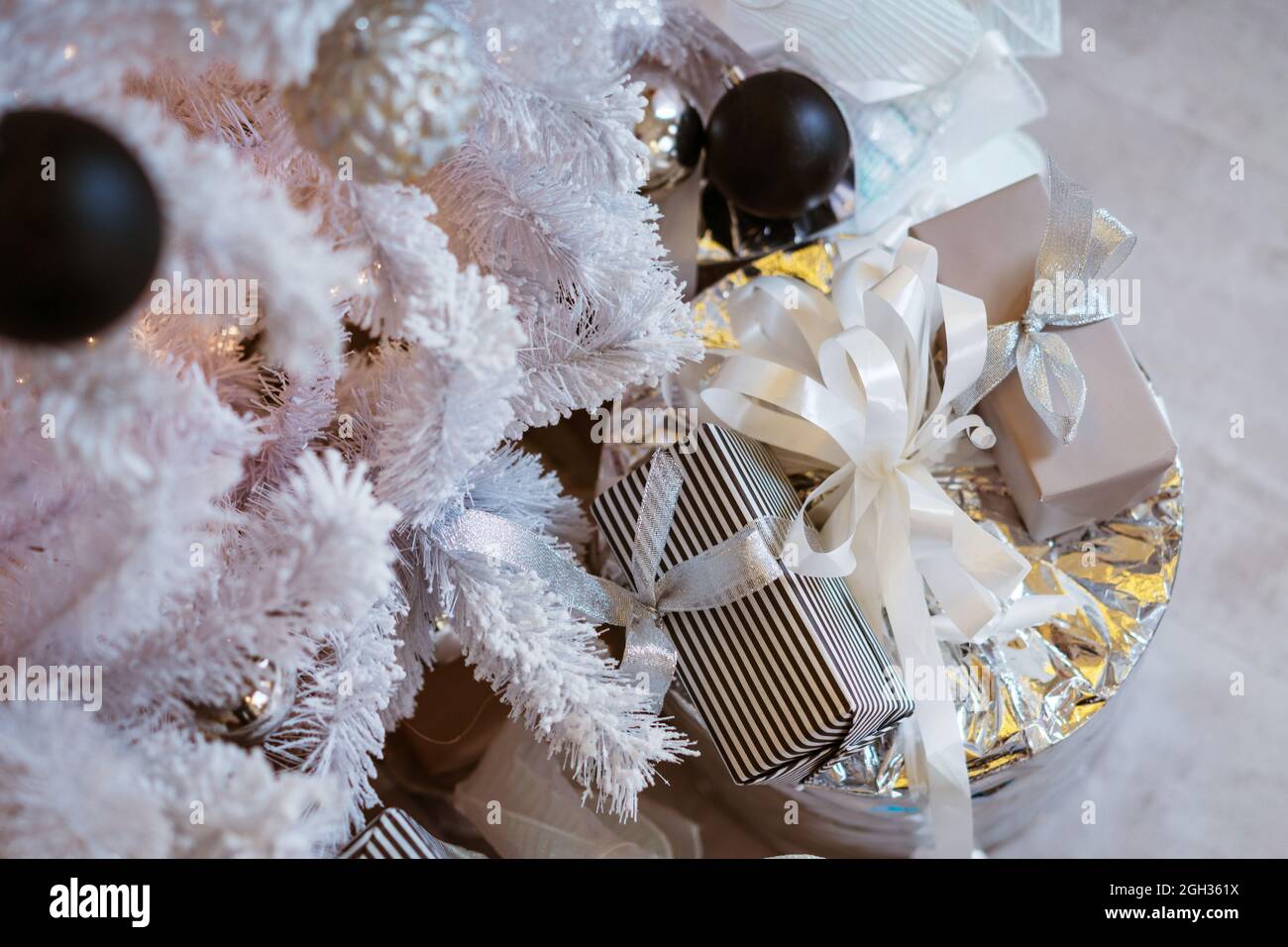 Shiny Christmas Tree Gift Boxes High Resolution Stock Photography and ...