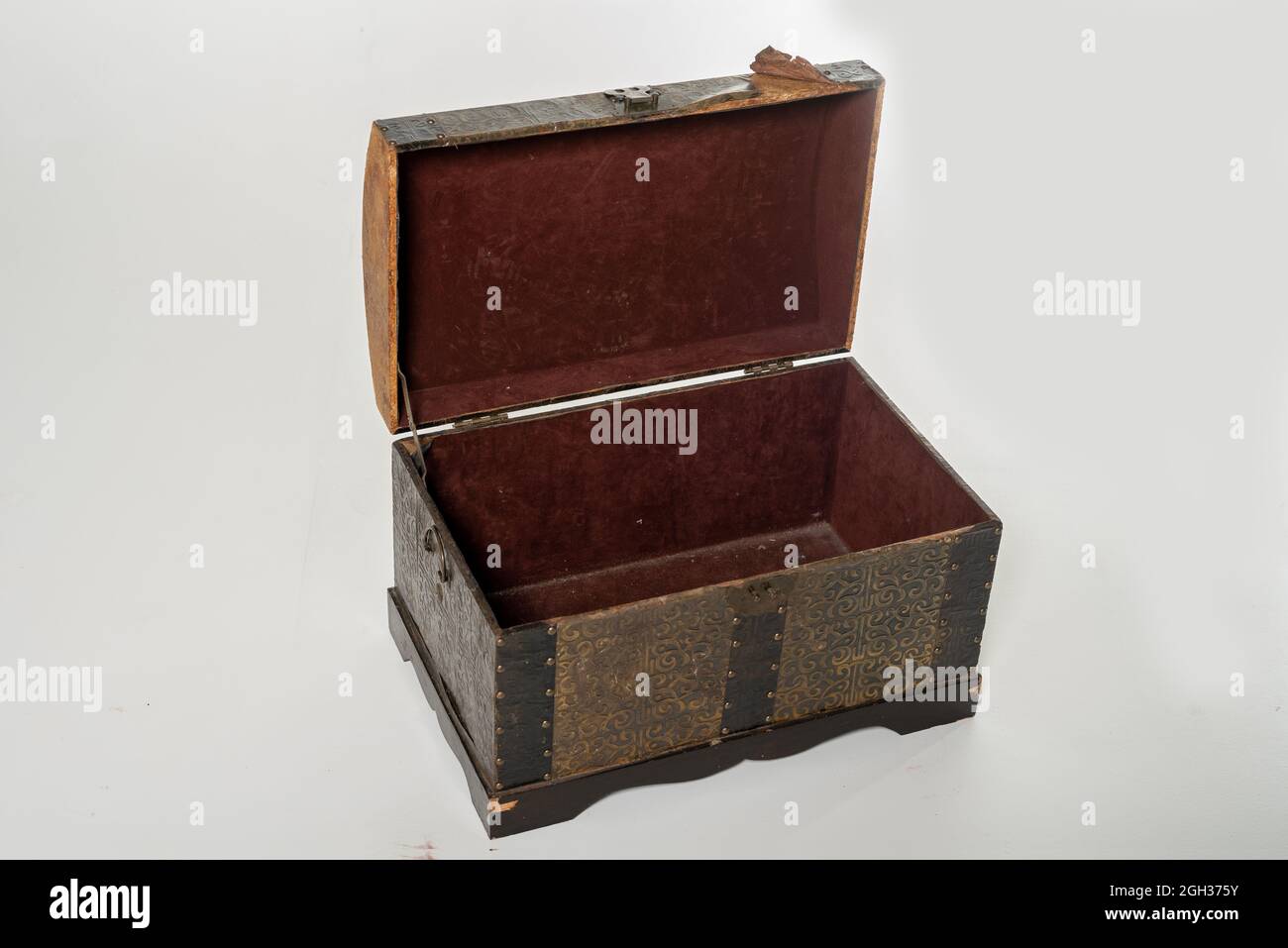 Crop chest hi-res stock photography and images - Alamy