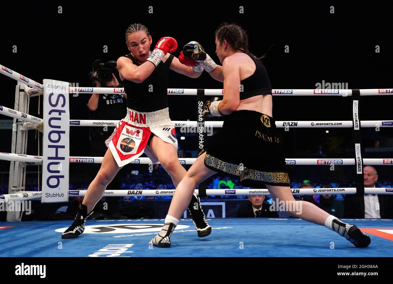Jennifer Han (left) and Katie Taylor in their Undisputed Lightweight ...