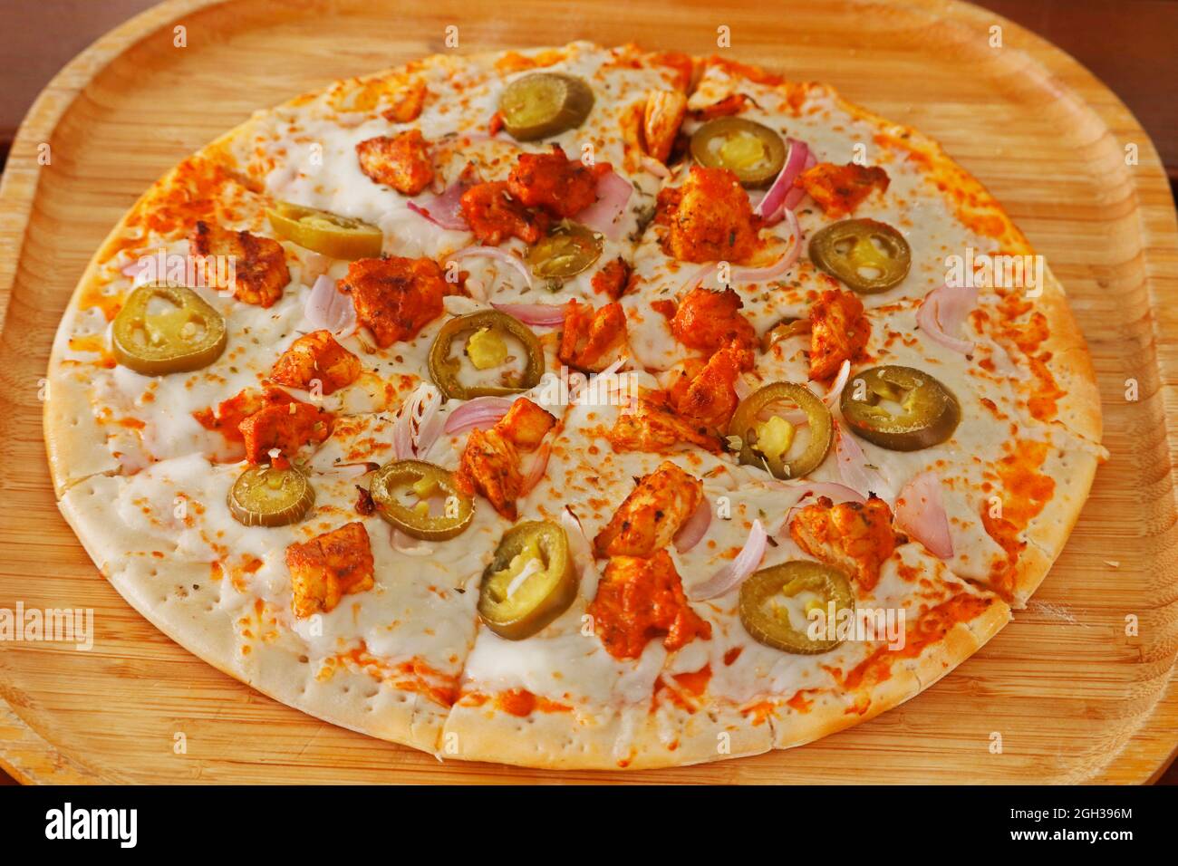 spicy chicken tikka pizza, spiced chicken cubes and mozzarella cheese ...