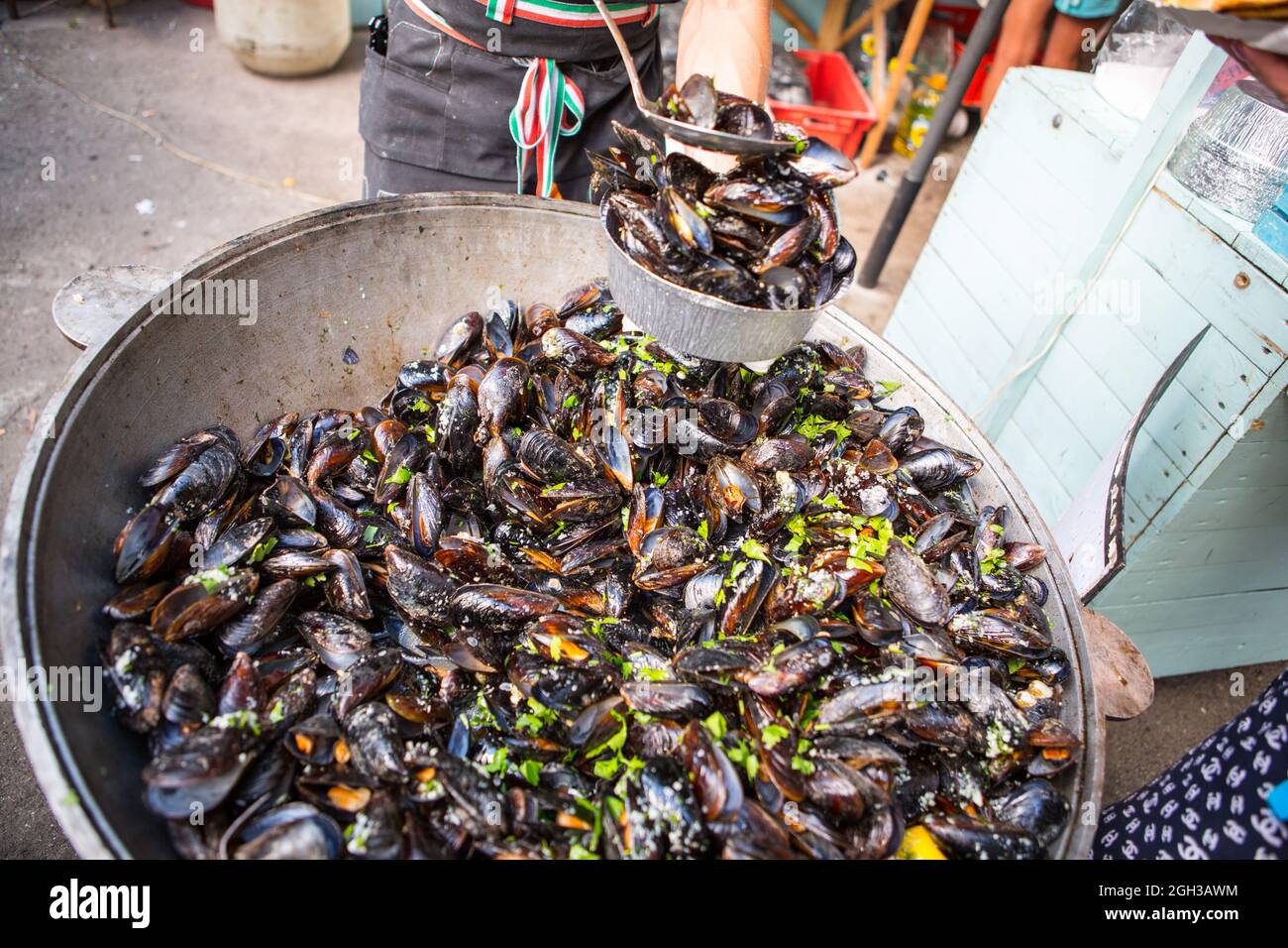 Boiled mussel hi-res stock photography and images - Alamy