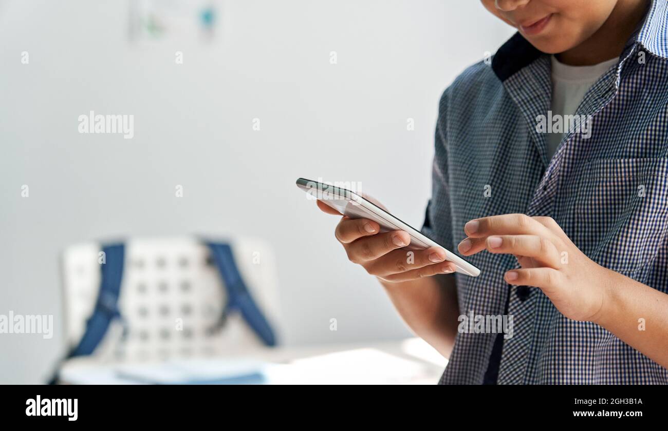 Cell phone school classroom hi-res stock photography and images - Alamy