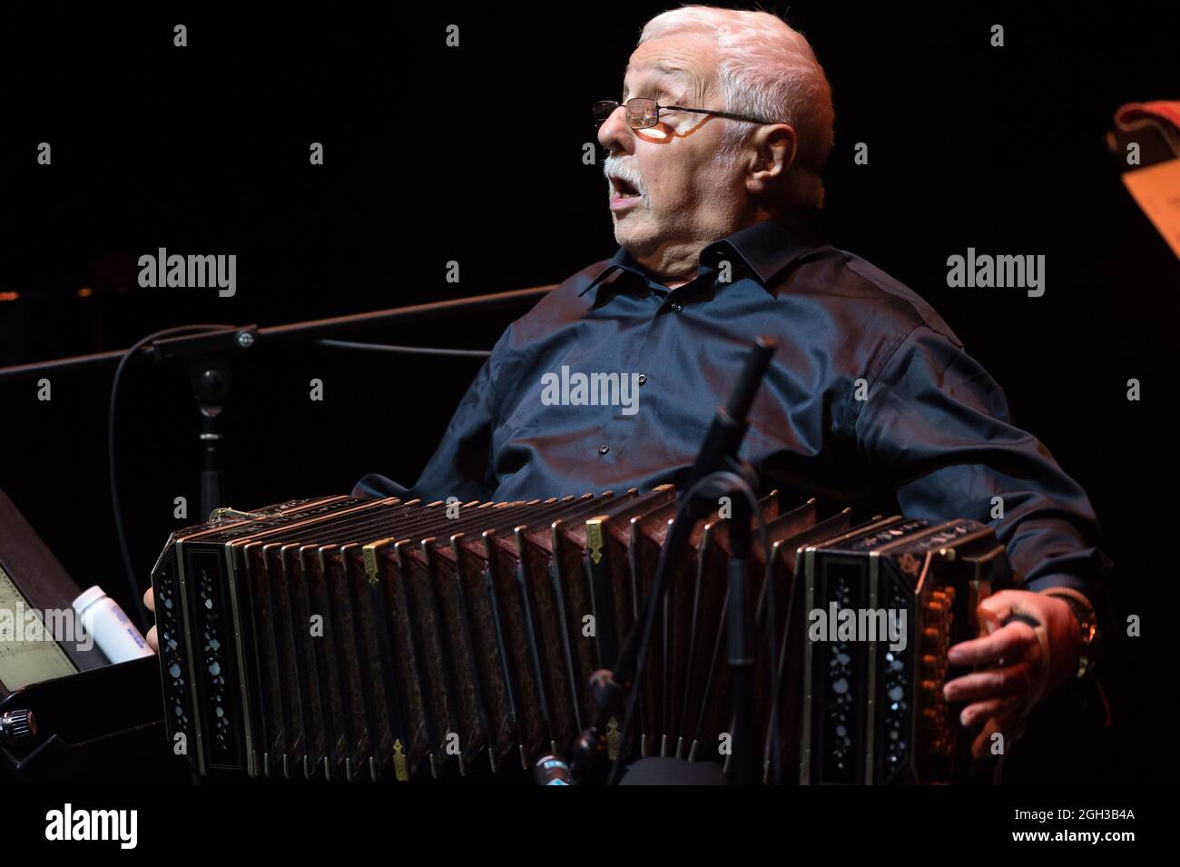 The famous argentinian pianist hi-res stock photography and images - Alamy