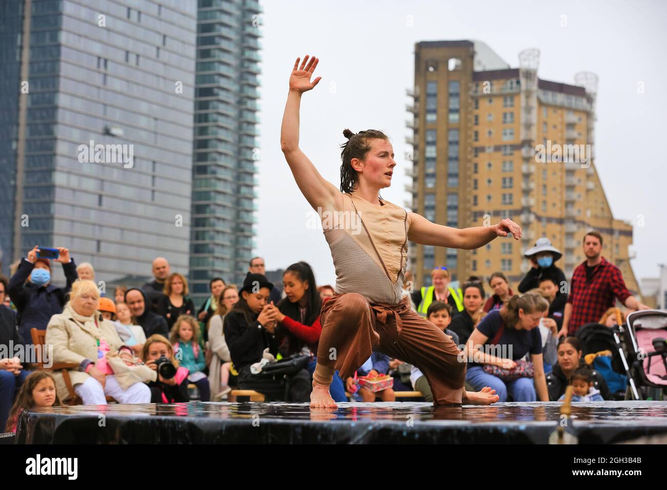 Kapow dance hi-res stock photography and images - Alamy