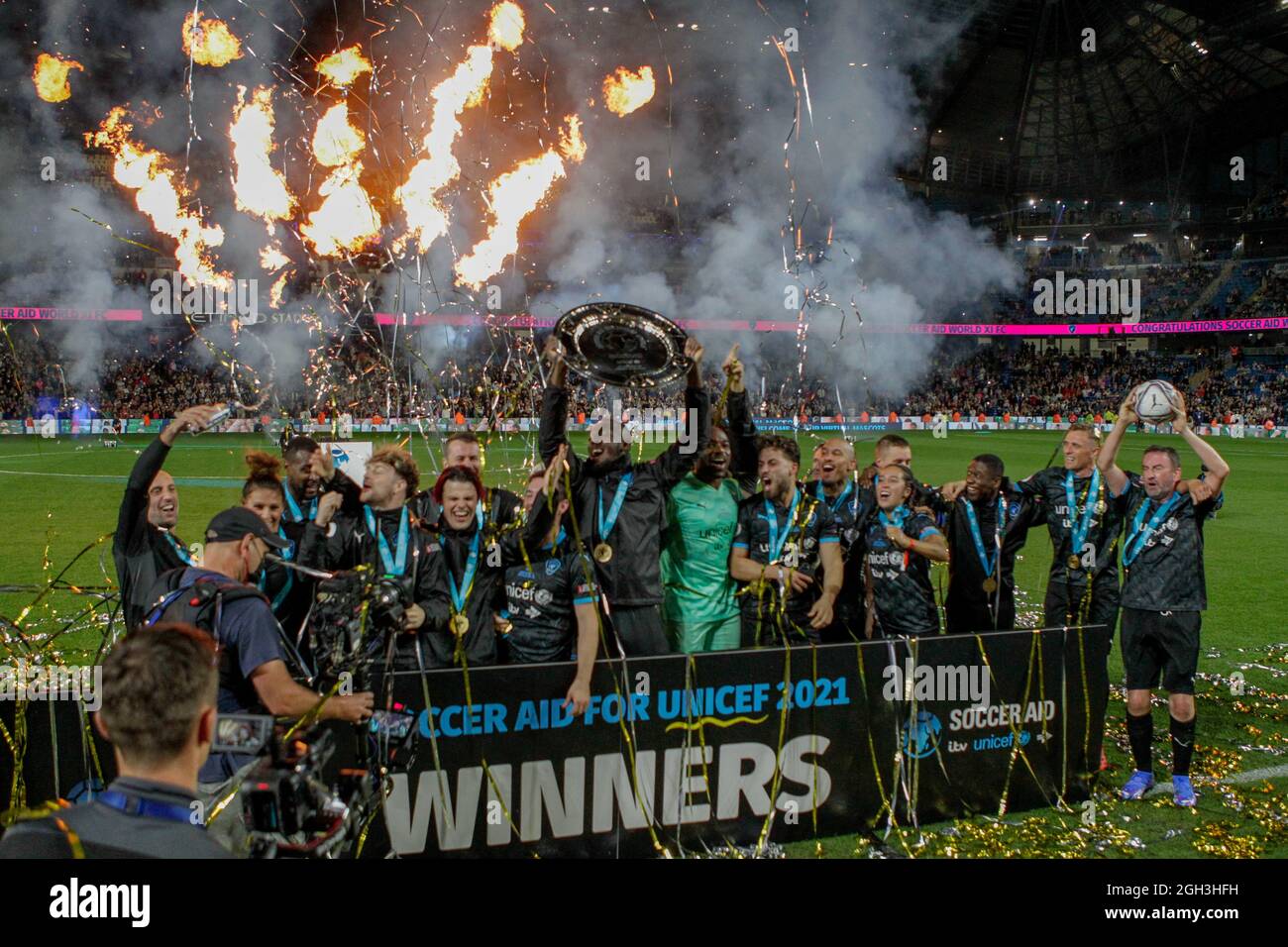Manchester, UK. 04th Sep, 2021. Soccer Aid Live action trophy lift ...