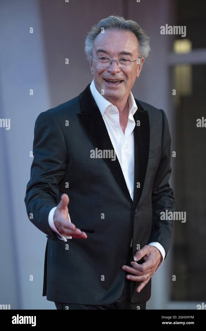 Oscar Martinez attending the Competencia Oficial Premiere as part of ...
