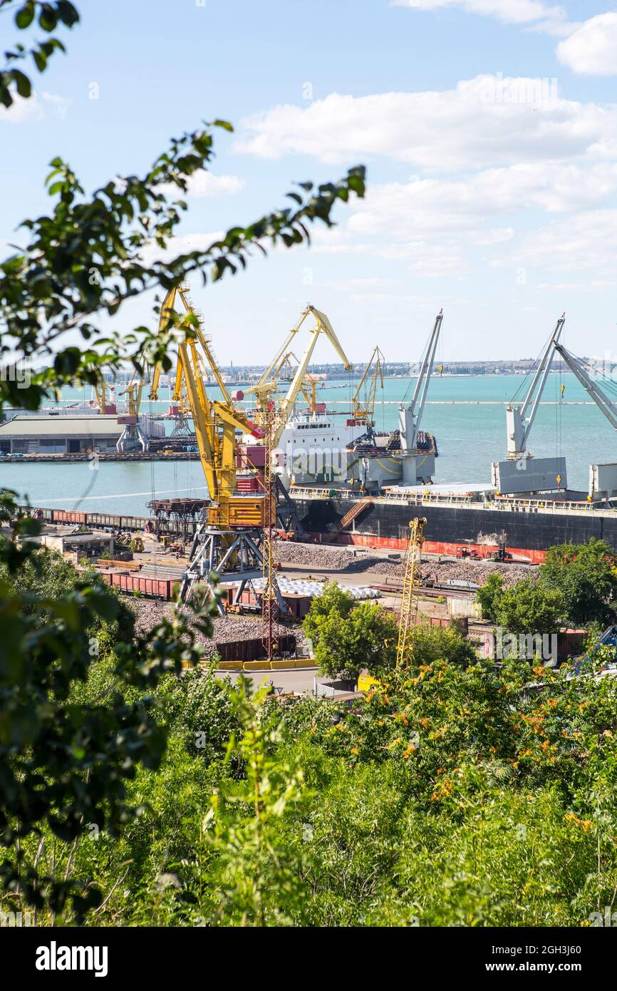 Port terminal of bulk cargo. Iron ore on port terminal Stock Photo - Alamy