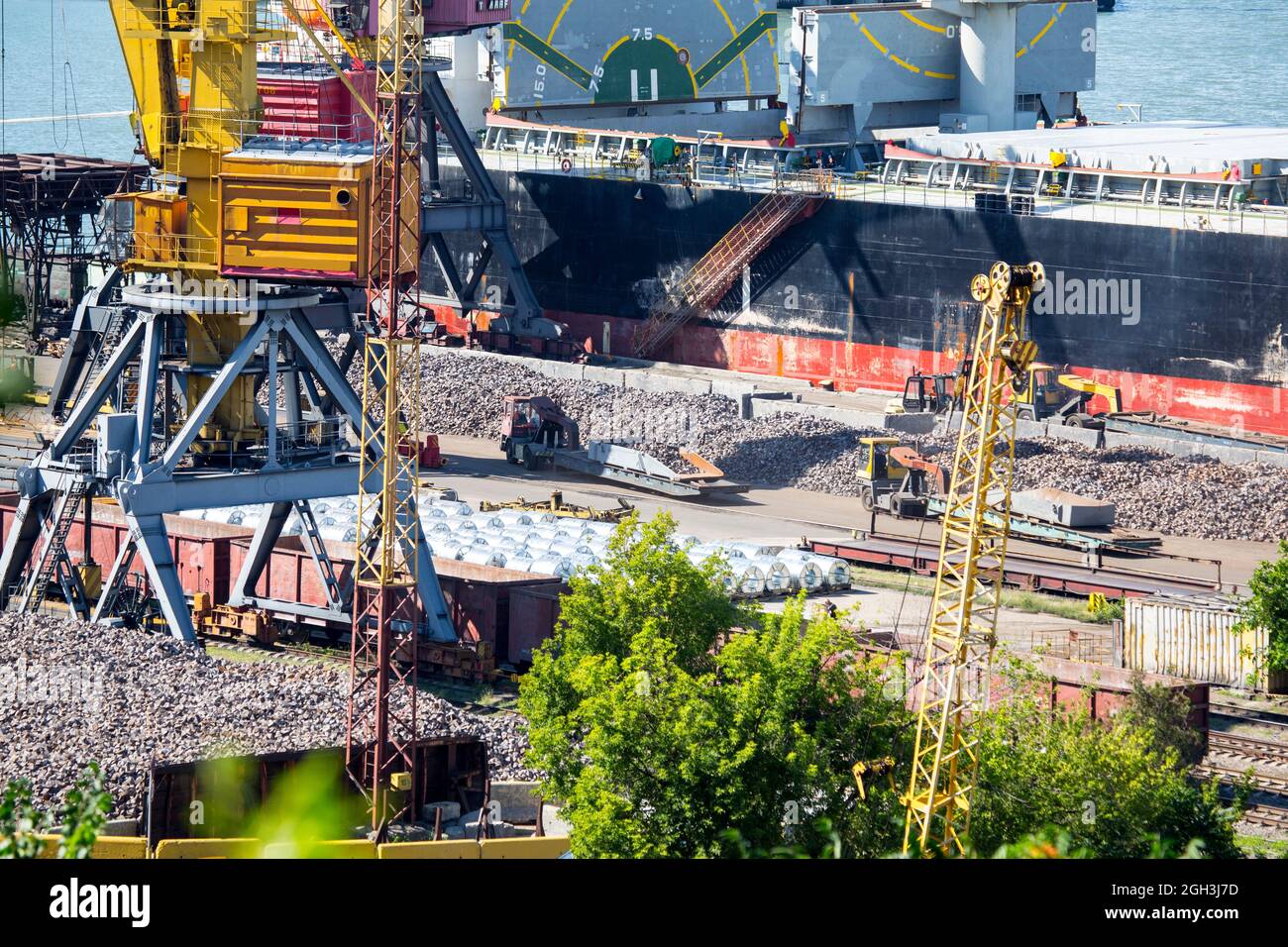Port terminal of bulk cargo. Iron ore on port terminal Stock Photo - Alamy