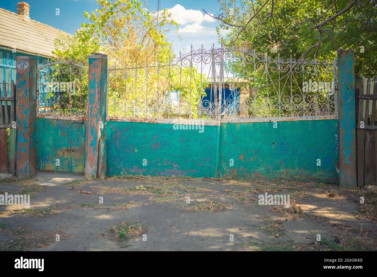 Old Broken Garden Fence High Resolution Stock Photography and Images ...