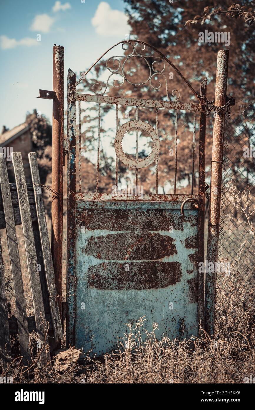 Farm gate barrier hi-res stock photography and images - Alamy