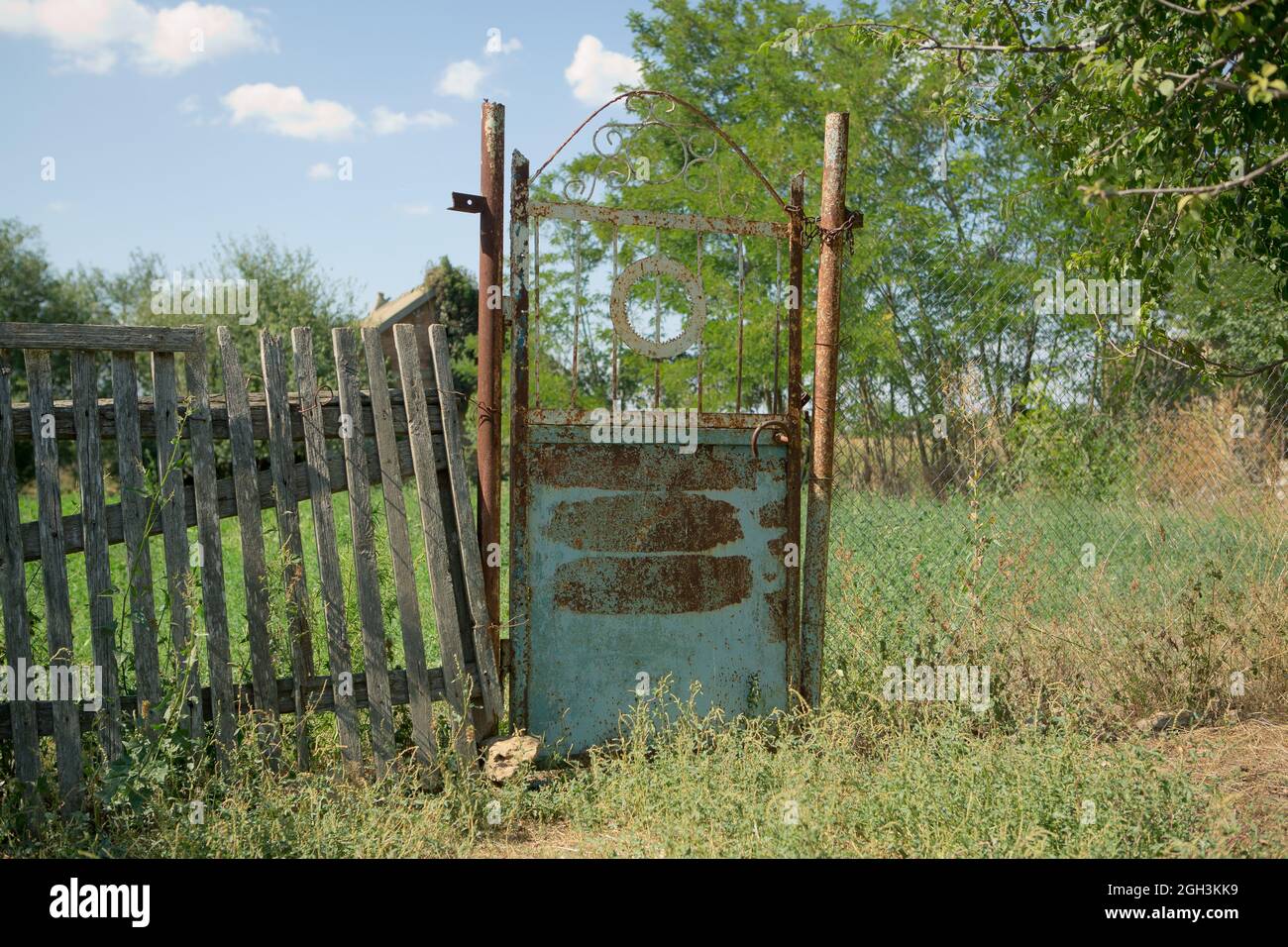 Rusty building gate hi-res stock photography and images - Alamy