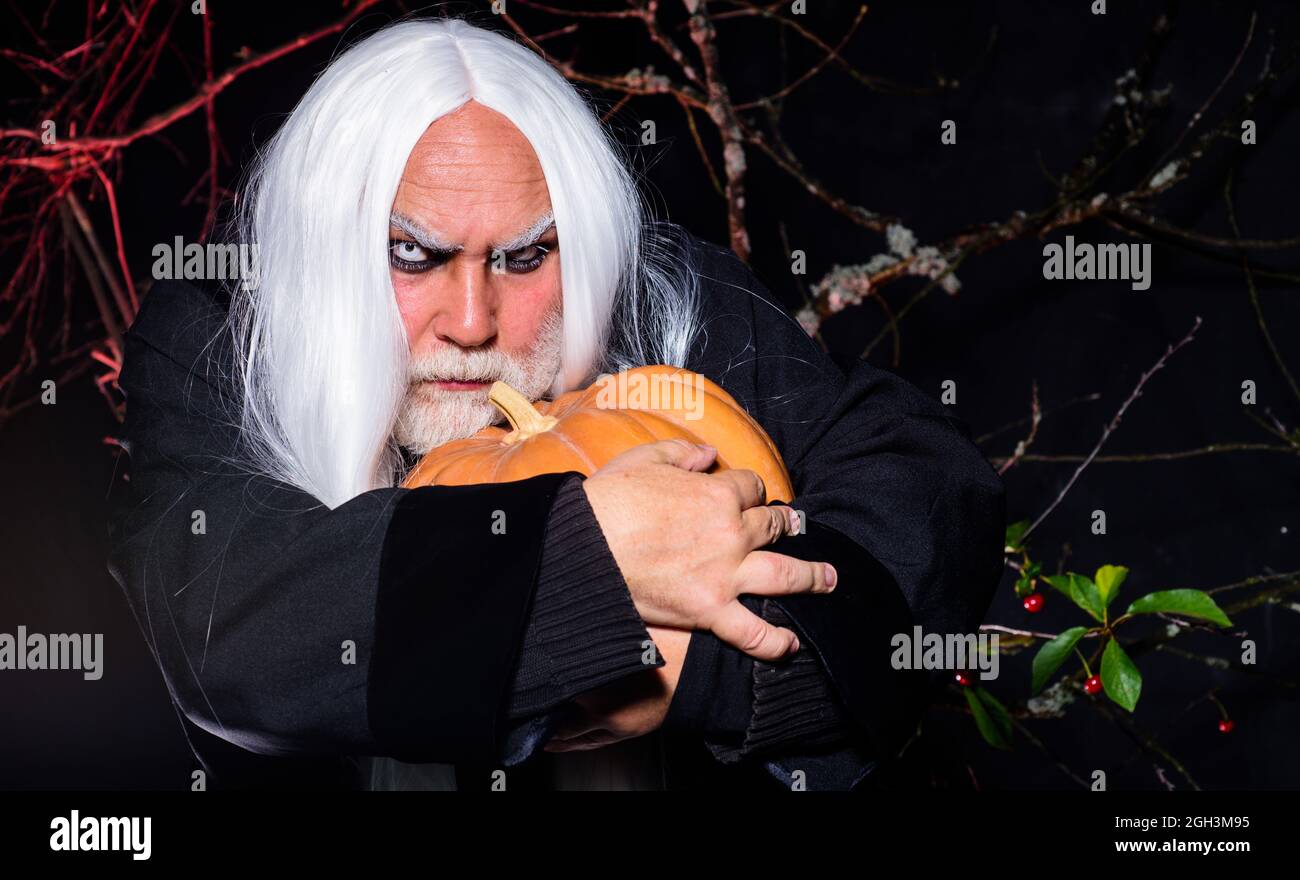 Scary man hi-res stock photography and images - Alamy