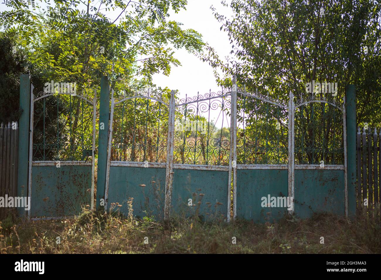 Old farm gates hi-res stock photography and images - Alamy