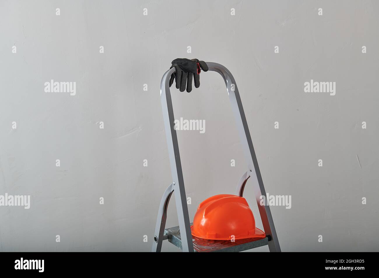 Male engineer on ladder hi-res stock photography and images - Alamy