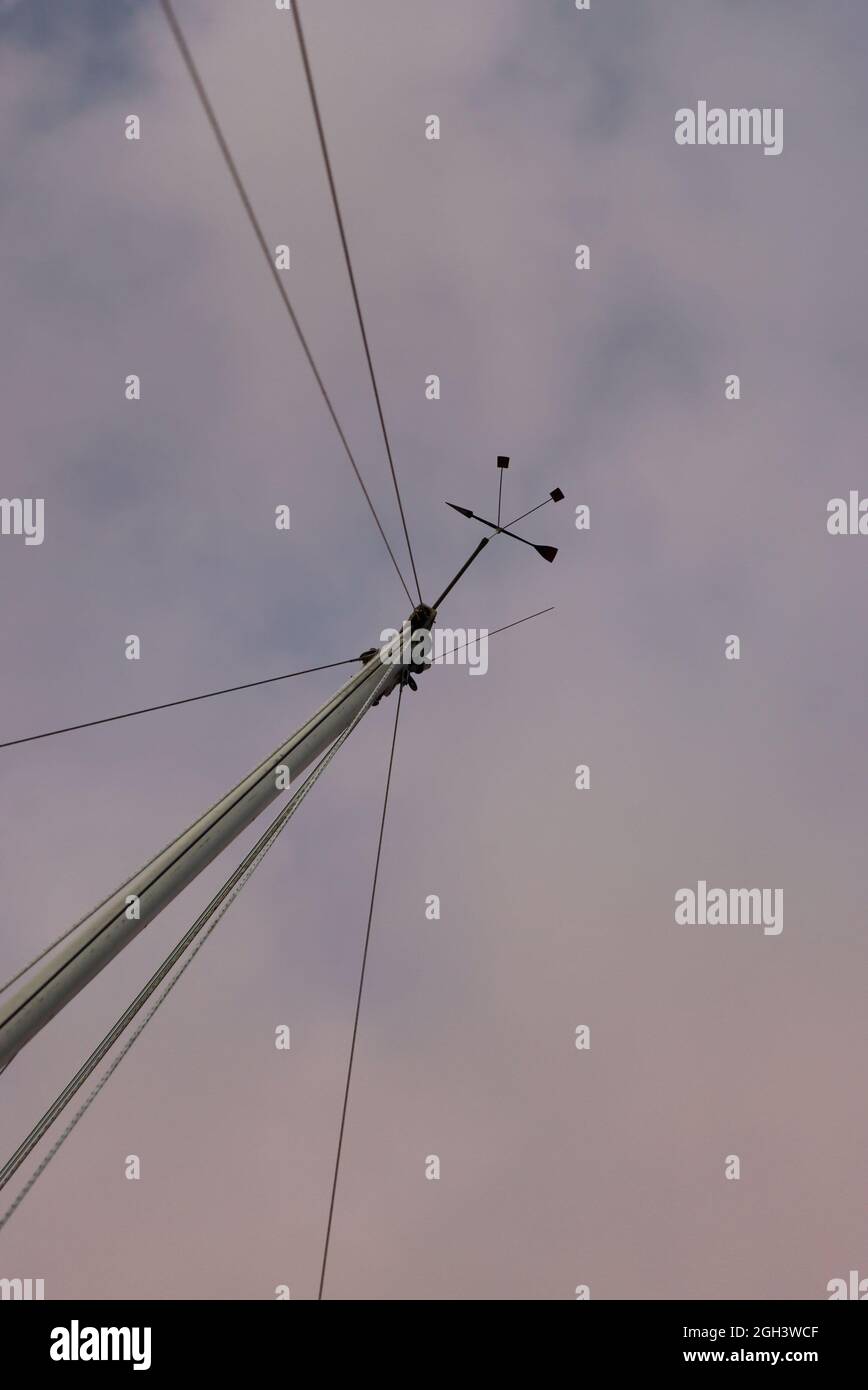 Mast top hi-res stock photography and images - Alamy