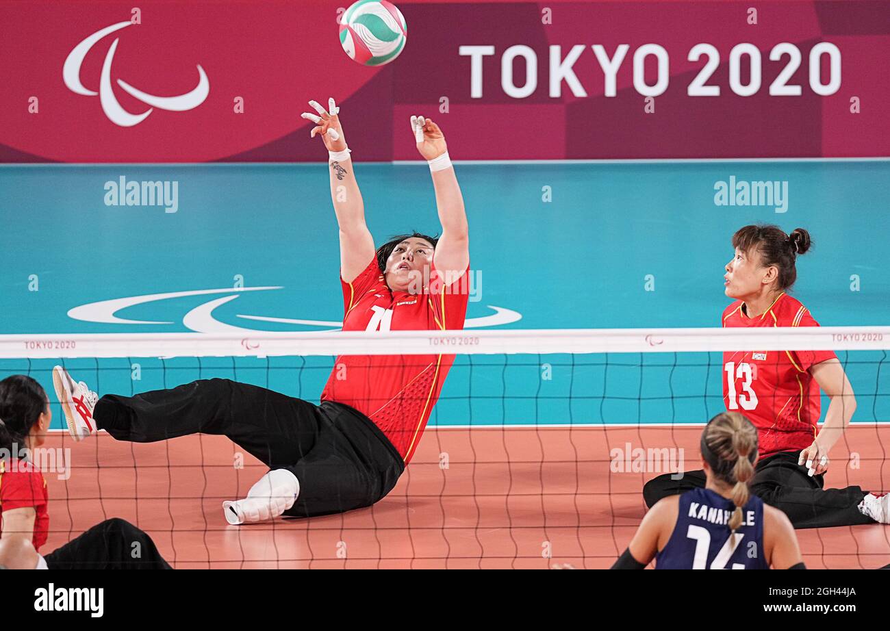 Tokyo, Japan. 5th Sep, 2021. Zhang Lijun (L) of China competes during ...